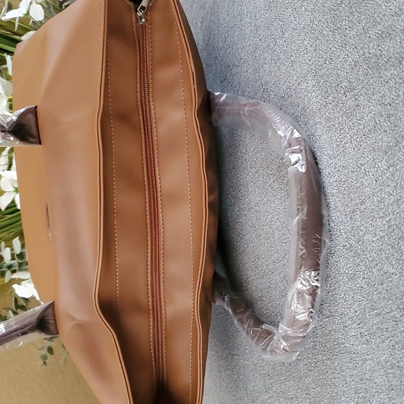 Bella Russo | Bags | Bella Russo Brown Tan Polyurethane Tote Handbag 2l ...